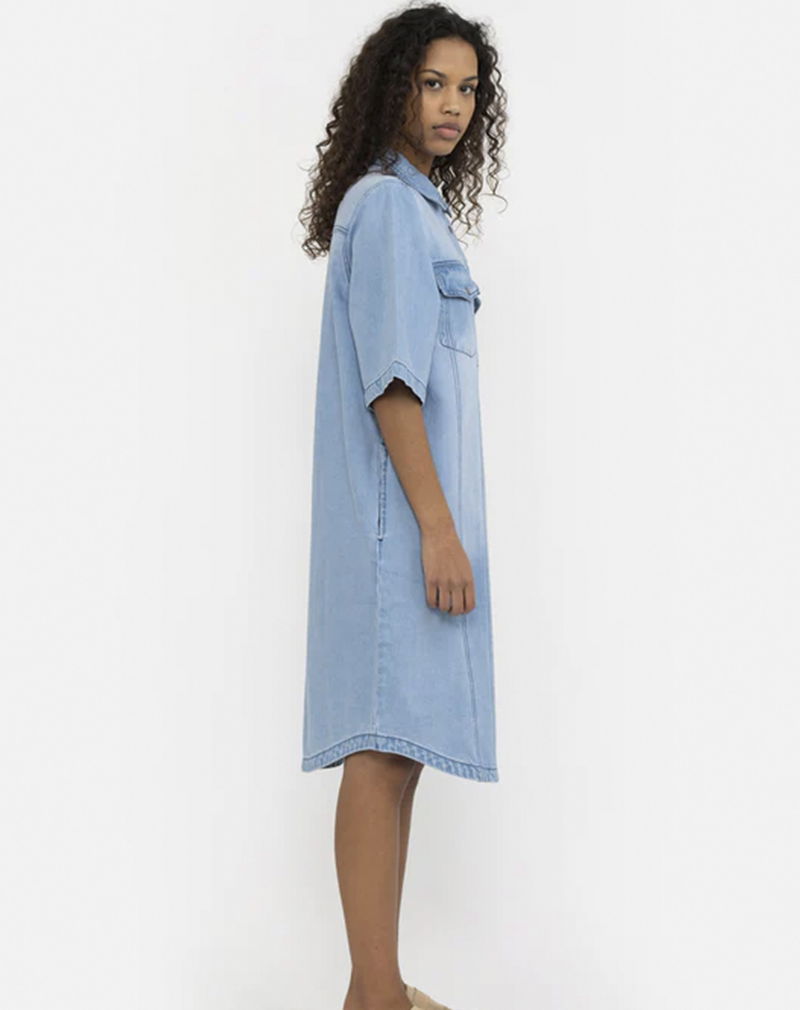 Soft Rebels Catalina Kjole i Denim - byKalstrup